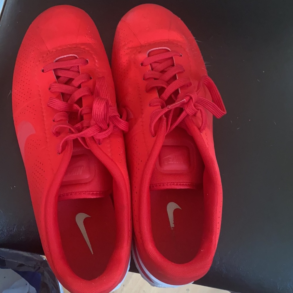 Men’s Red Nike Sneakers - Gem